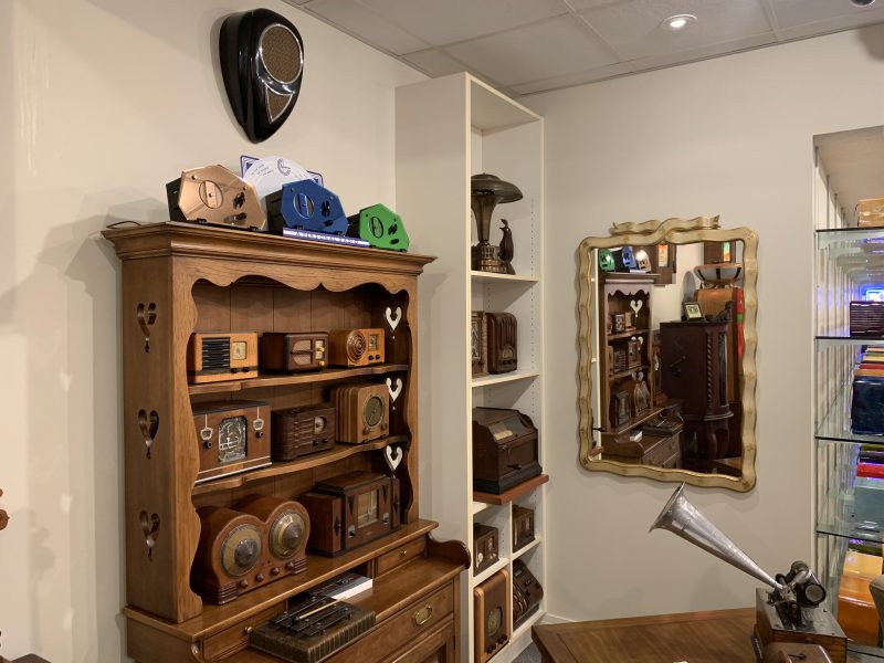 World’s Best Radio Collection? – Radios Past